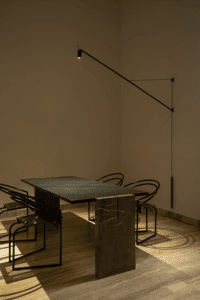 Nemo Lighting Swan: Elegante LED-Stehleuchte mit Schwanenhals